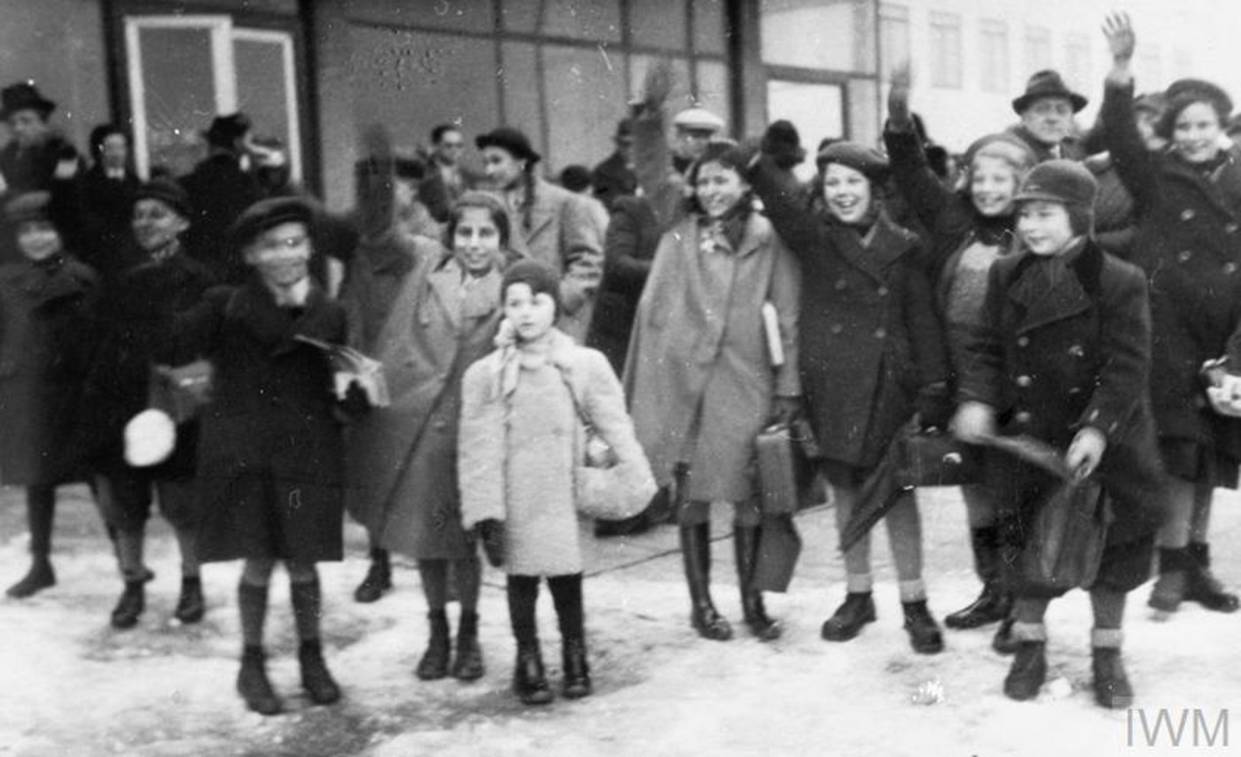 Dressing for Integration: How clothing helped or hindered refugees in ...