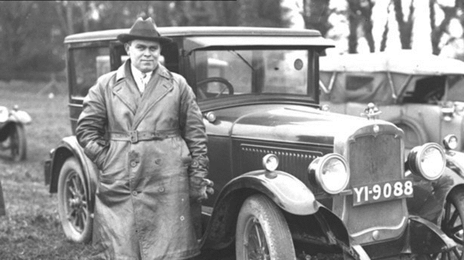 Literary Threads: The Irish Mantle (1882-1930) - The Costume Society